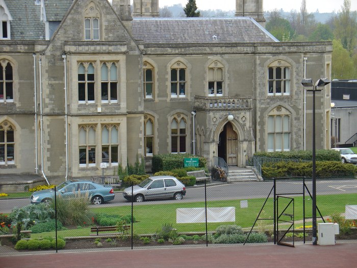 Redwood World: Dorking - Library (Surrey)